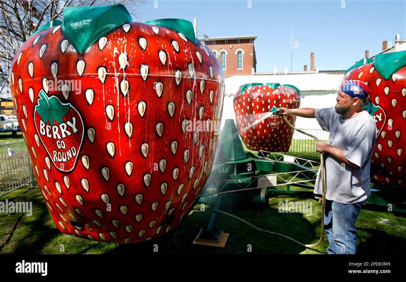 Dean Turner washes off the Berry Go Round, one of J & J Amusments ...
