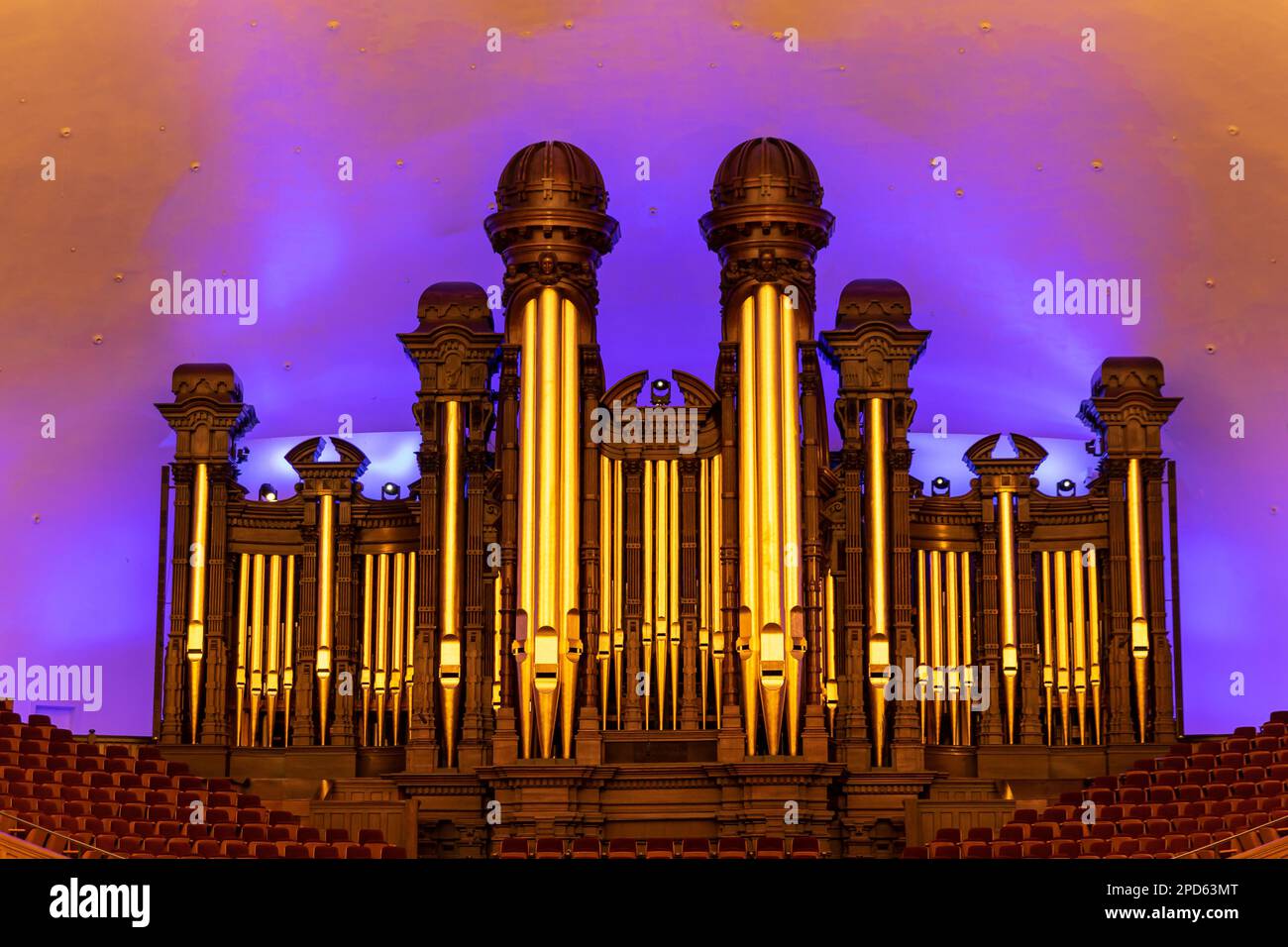 The historic pipe organ in the Tabernacle at Temple Square for the ...
