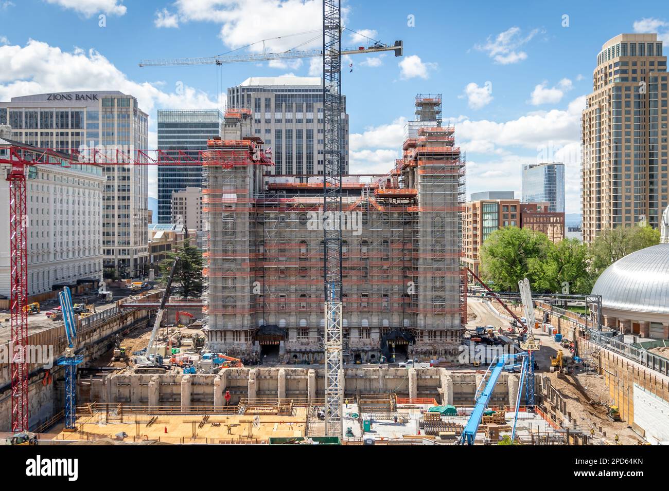 Mormon temple under construction hi-res stock photography and images ...