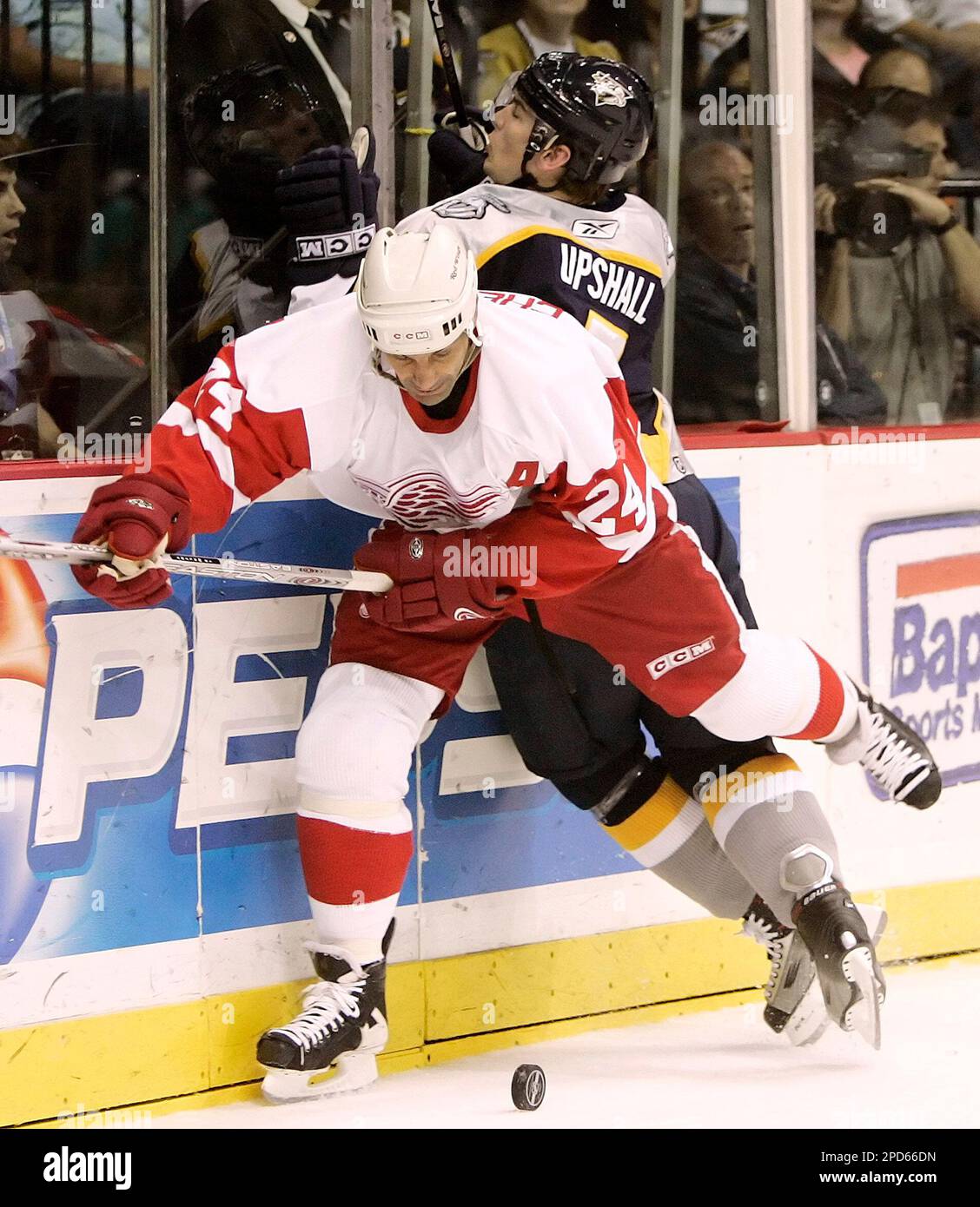 Detroit Red Wings defenseman Chris Chelios (24) checks Nashville ...