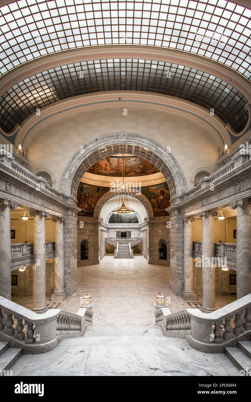 Capitol lobby hi-res stock photography and images - Alamy