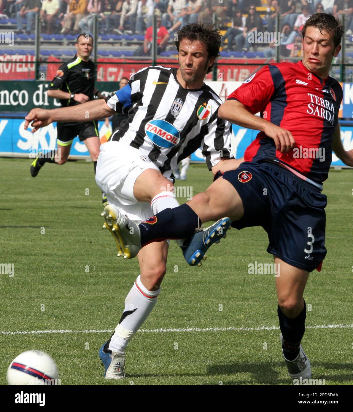 Calgiari's Michele Canini,right, and Juventus' Alessandro Del Piero in ...