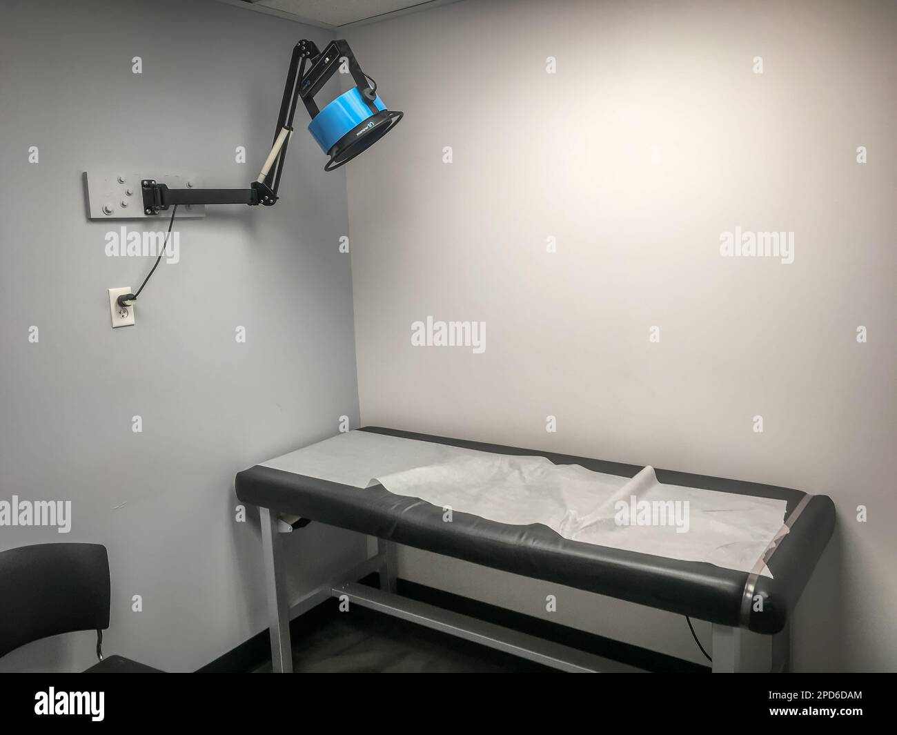 An examination table in a doctor’s office Stock Photo - Alamy