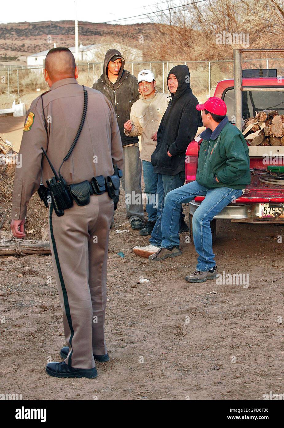 Navajo Police Officer Gilbert Yazzie speaks with self-proclaimed ...