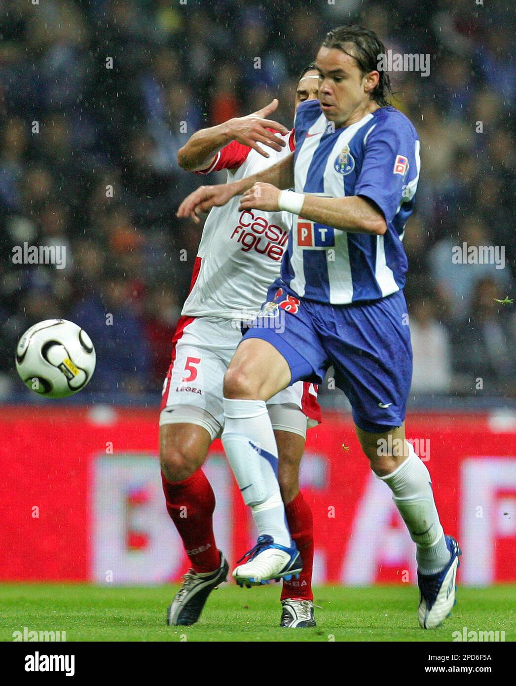 FC Porto's Brazilian Adriano Louzada, right, vies with Uniao Leiria's ...