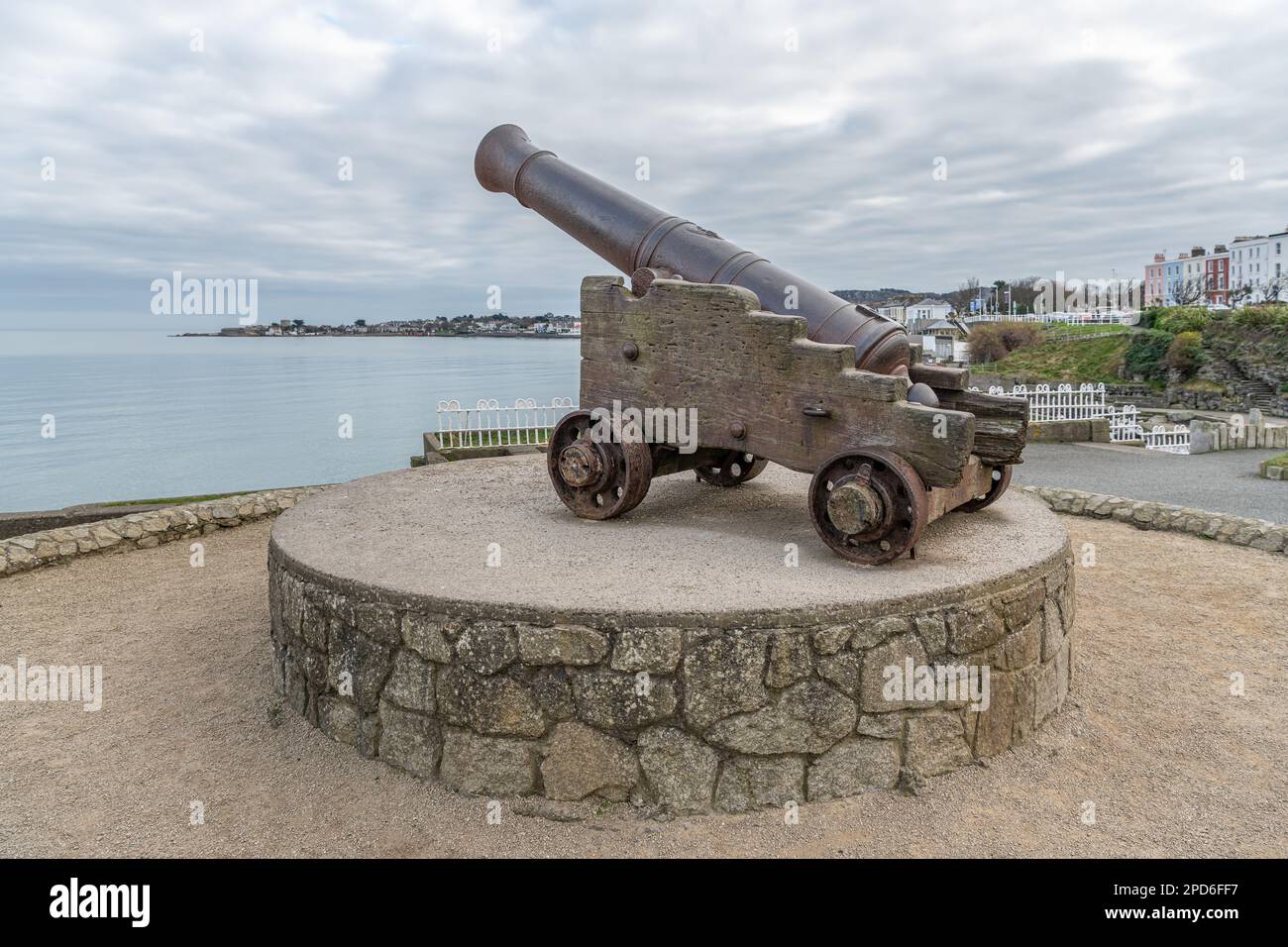 Crimean War Trophy Cannon at the East Pier gardens, Dun Laoghaire ...
