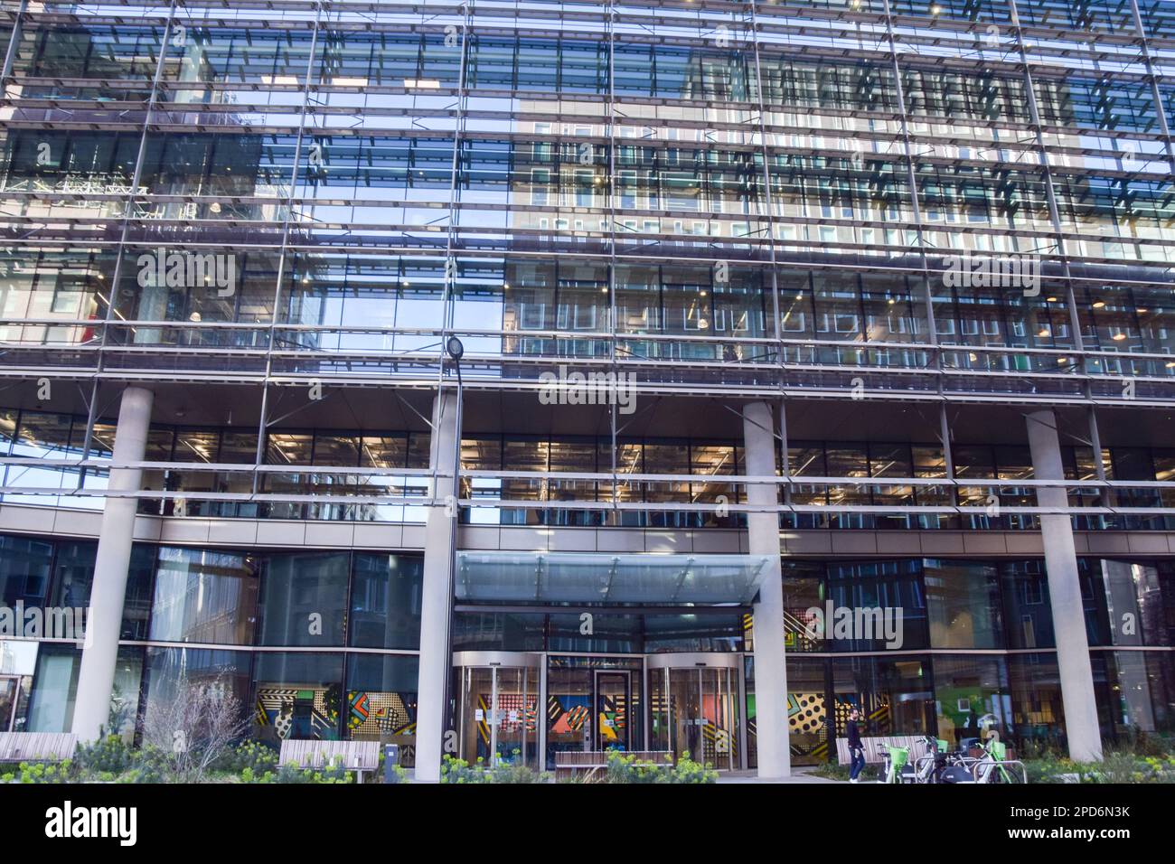 Meta london offices hi-res stock photography and images - Alamy