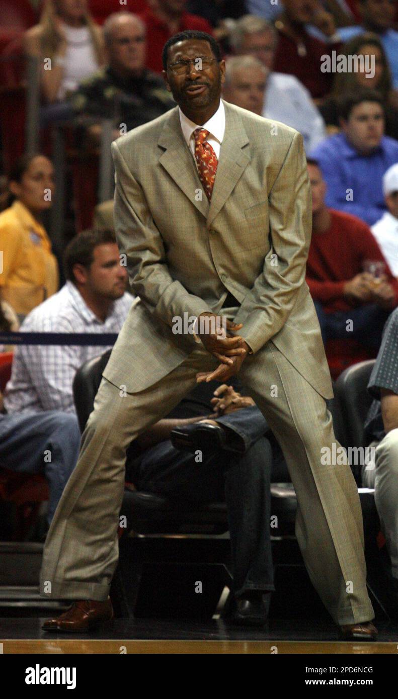 Toronto Raptors head coach Sam Mitchell reacts to a play against the ...