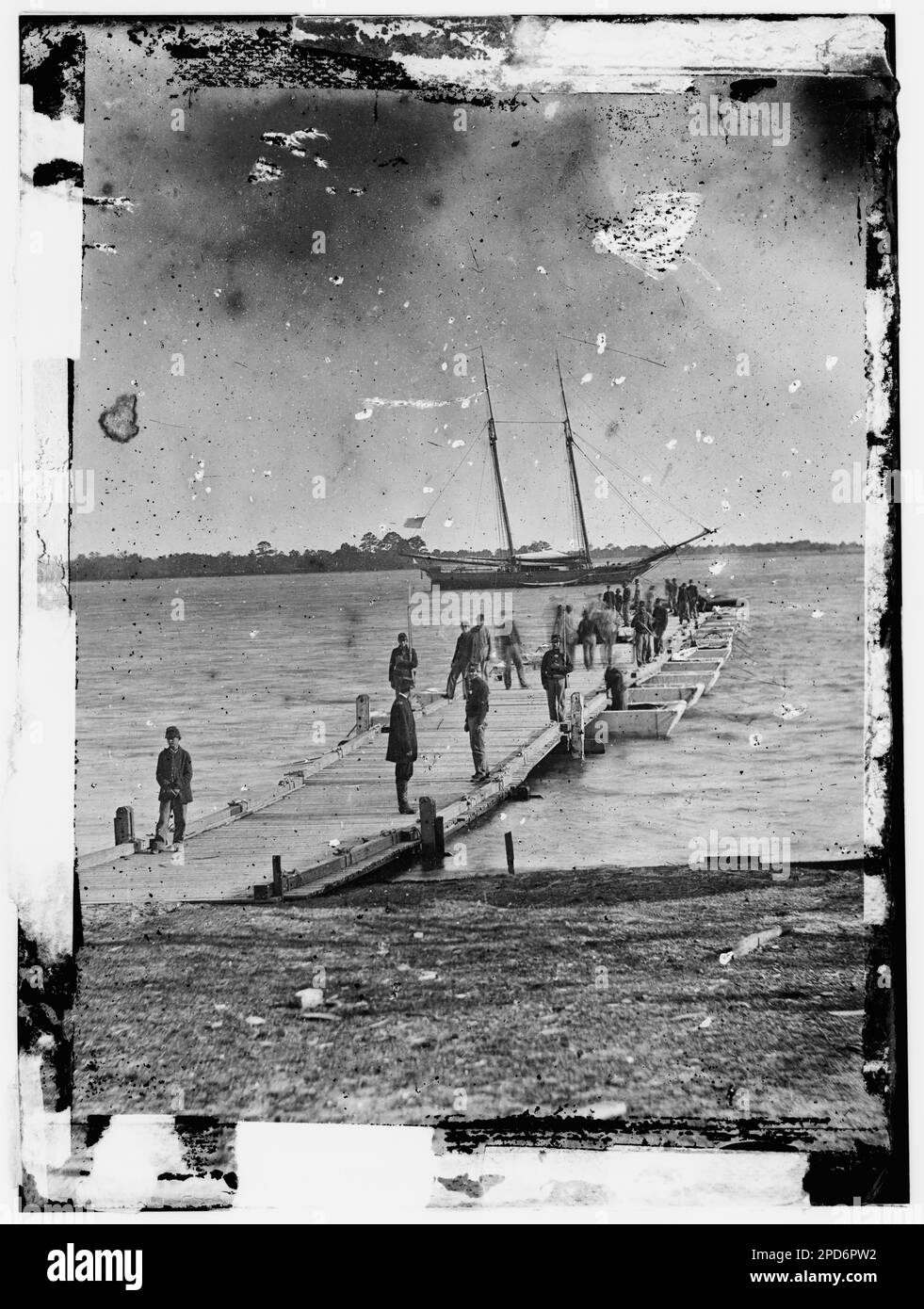 Beaufort, South Carolina. Erecting pontoon bridge across Port Royal ...
