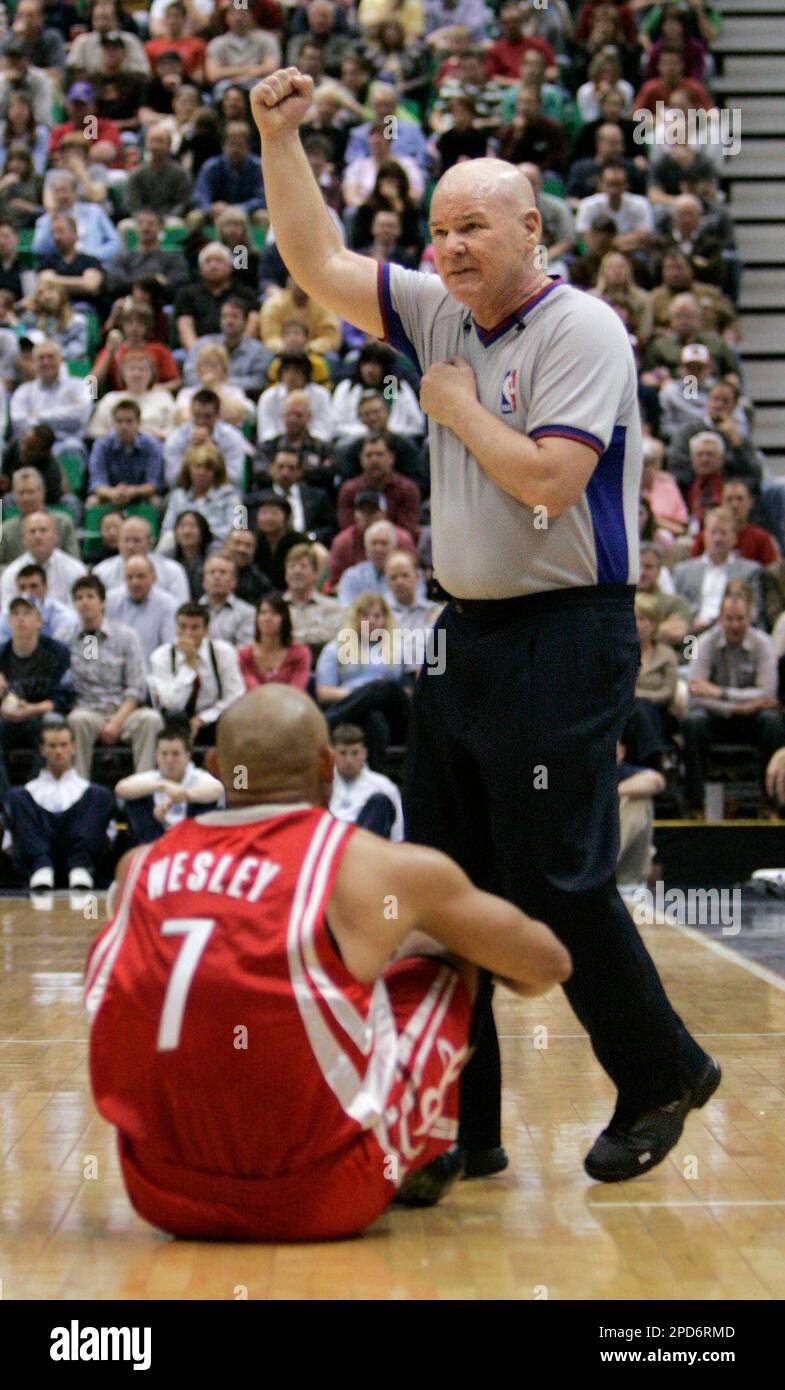 Houston Rockets guard David Wesley (7) sits and looks at referee Joe ...