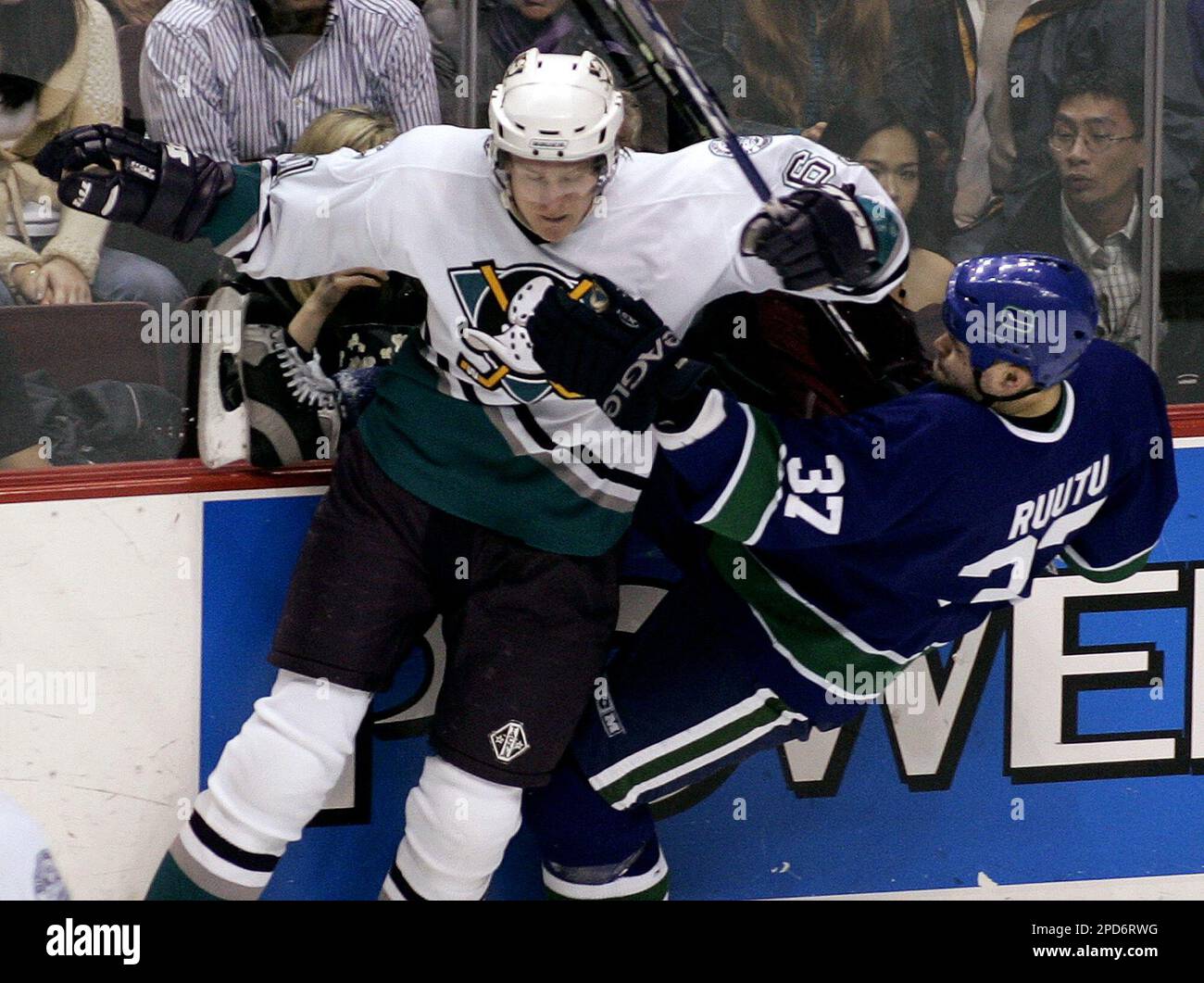 Vancouver Canucks' Jarkko Ruutu (37) collides with Anaheim Mighty Ducks ...