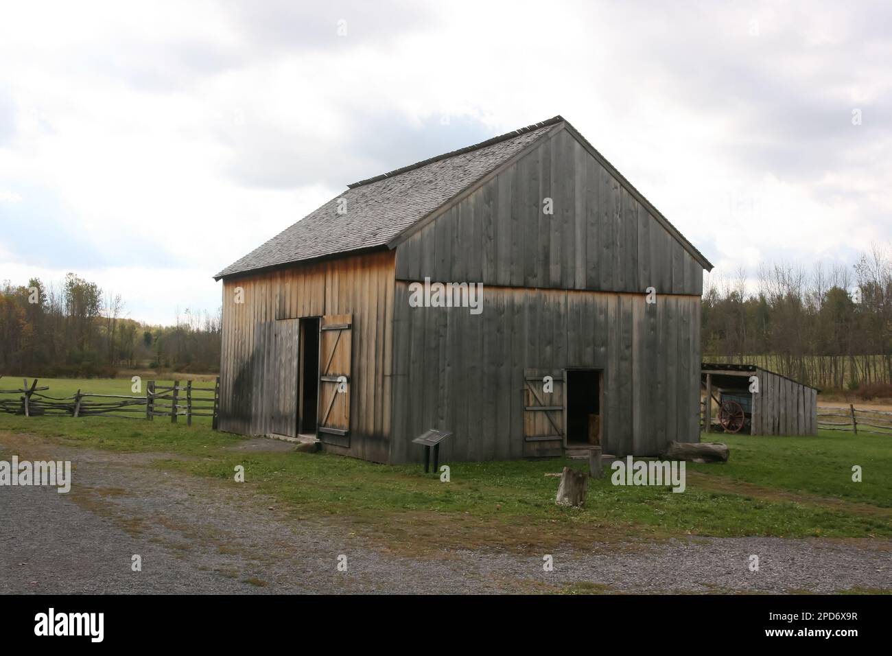 Historic wood log barn in New York Stock Photo - Alamy