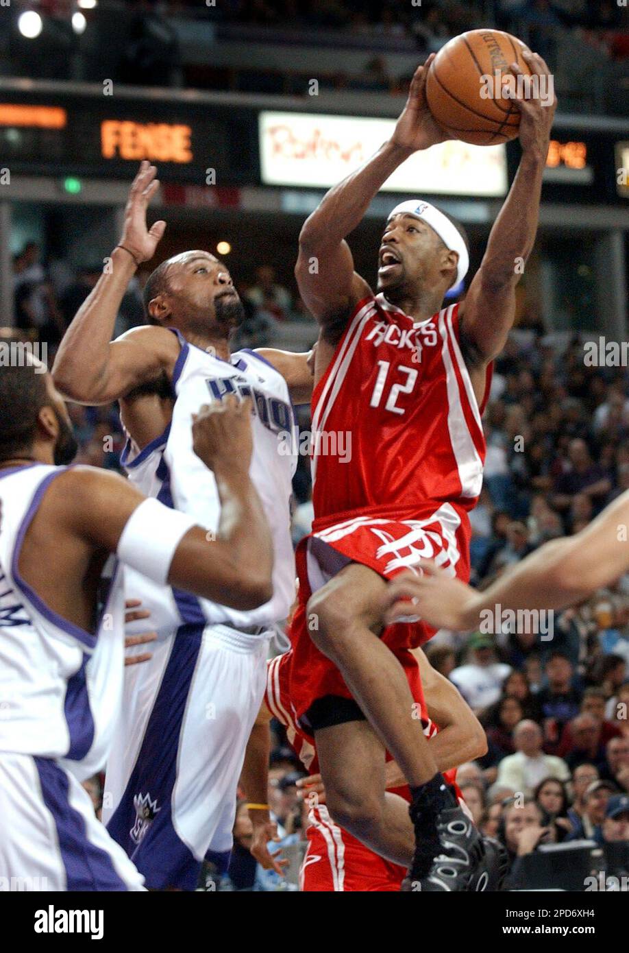 Houston Rockets guard Rafer Alston (12) drives to the basket against ...