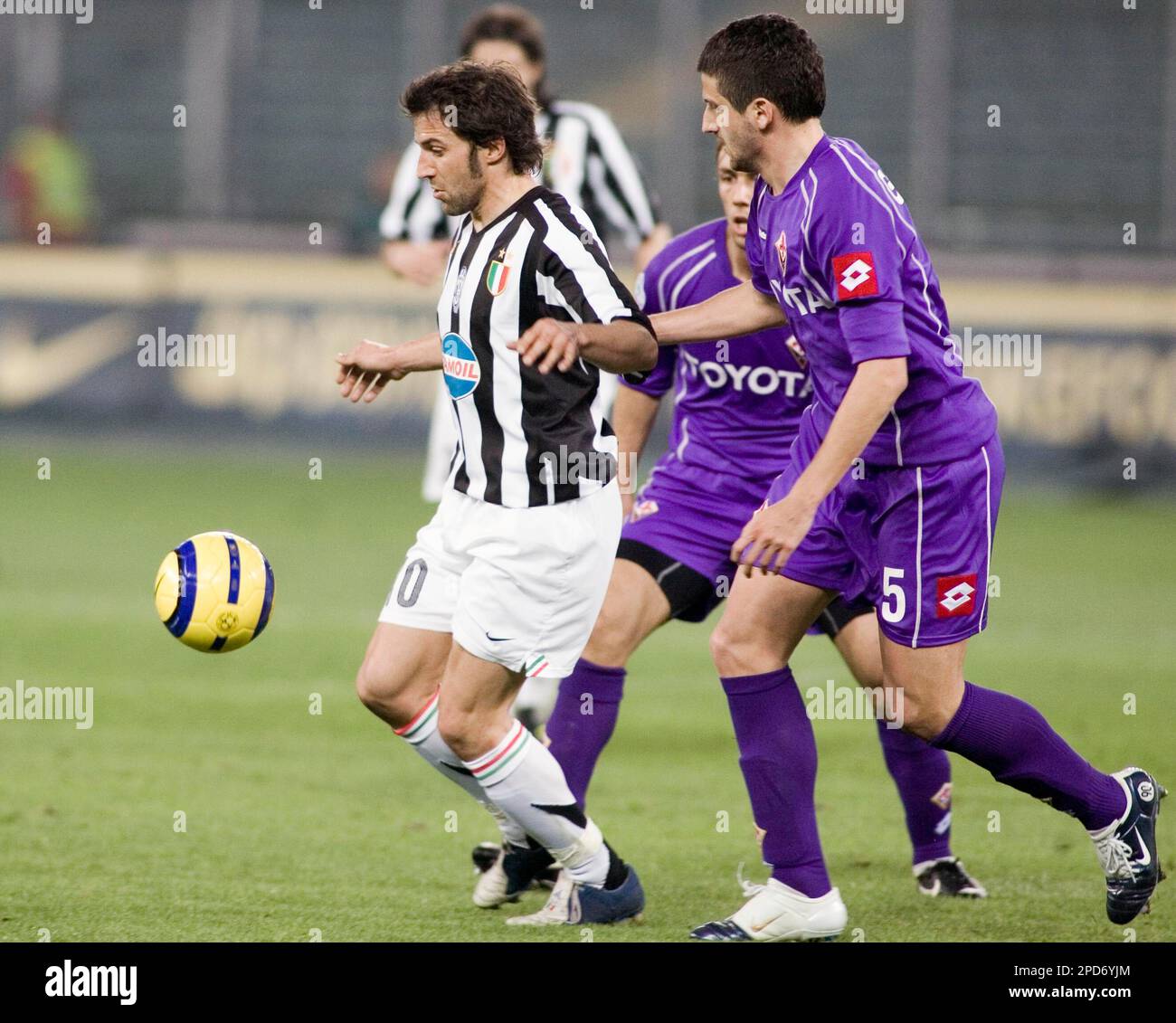 Juventus' Alessandro Del Piero, left, and Fiorentina's Alessandro ...