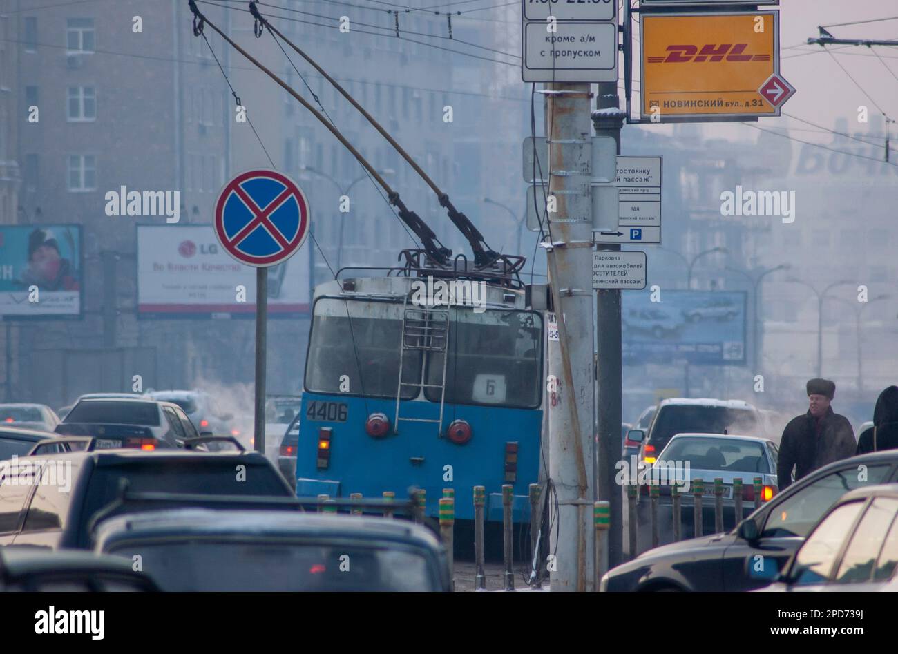 Inner city street scene in Moscow Russian Federation Stock Photo - Alamy