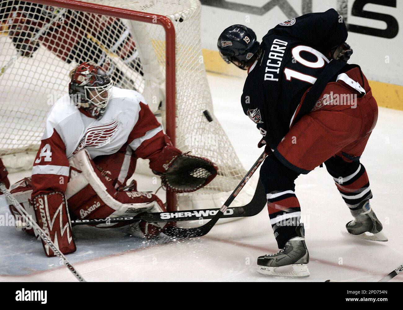 Detroit Red Wings goalie Manny Legace stops a Columbus Blue Jackets ...