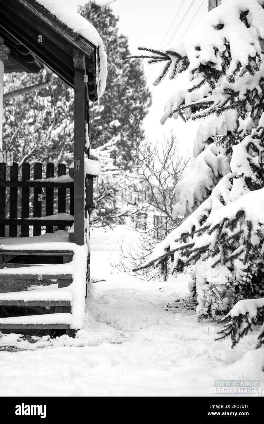 Snowy stairs hi-res stock photography and images - Alamy