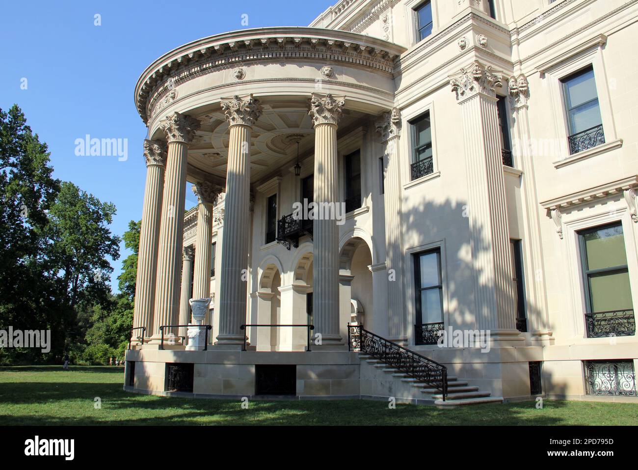 Riverside mansion ny hi-res stock photography and images - Alamy