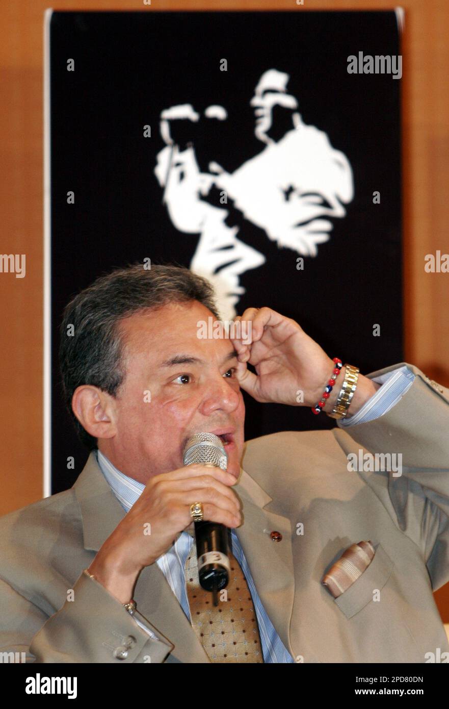 Mexican singer Jose Jose is honored by Sony BMG for the sale of over 40 ...