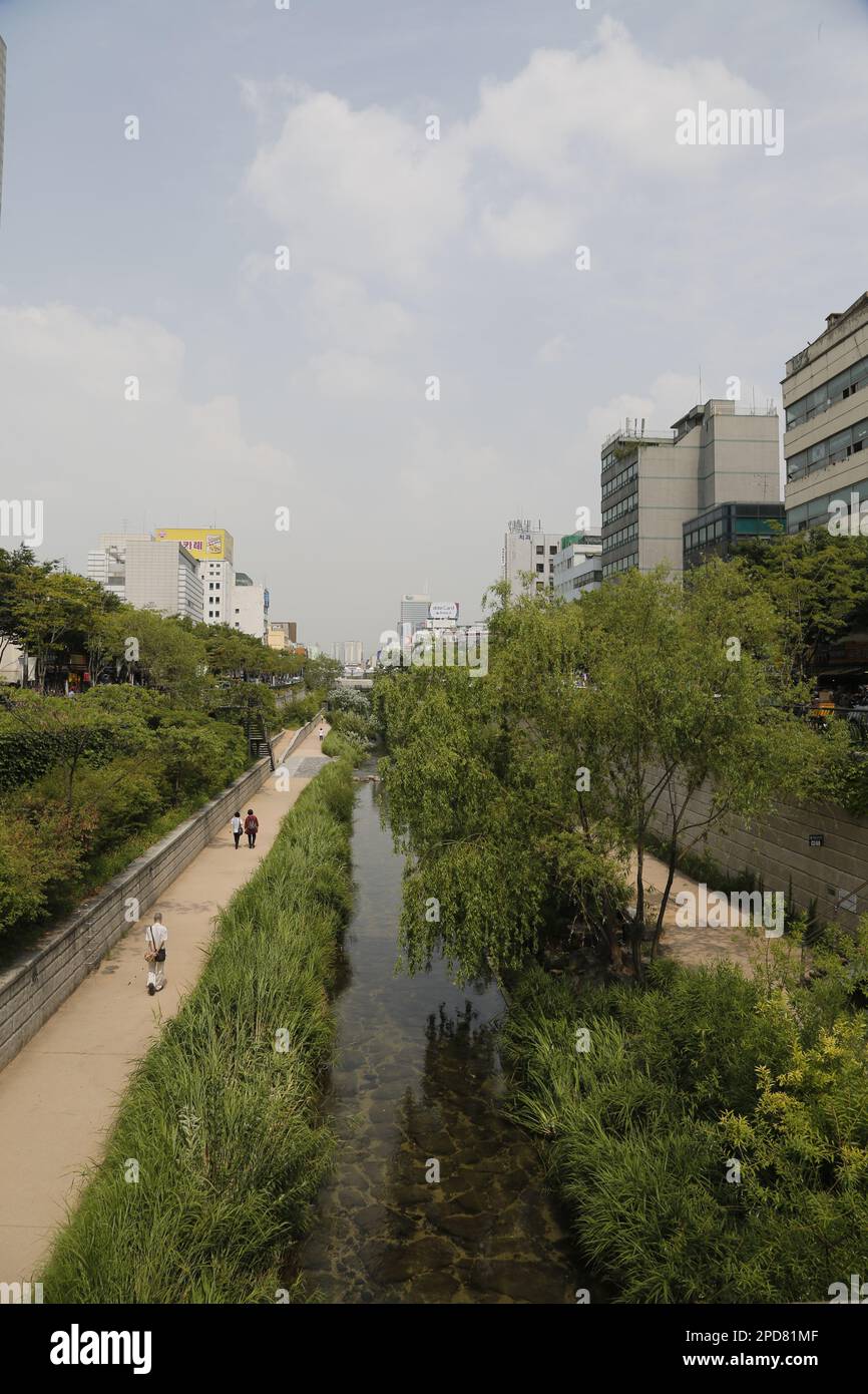 View on Cheonggyecheon, urban stream in Seoul, South Korea Stock Photo ...