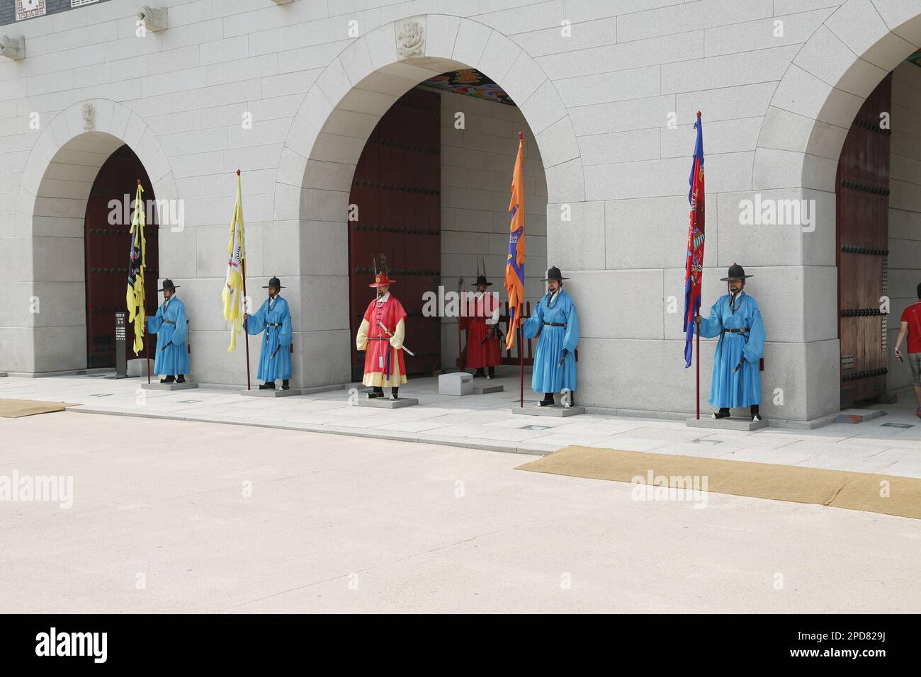 Korean traditional gate hi-res stock photography and images - Alamy