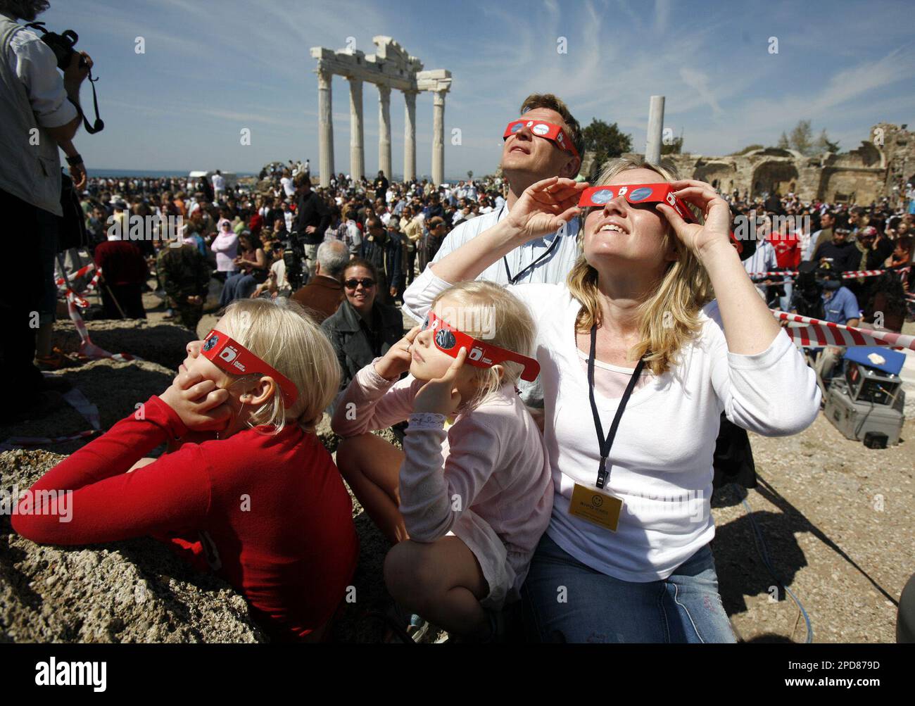 Bettina Jutzsen, Tom Richard and their daughters Caroline, center, and ...