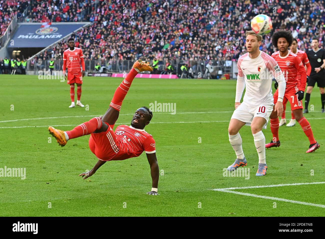 Football action overhead kick hi-res stock photography and images - Alamy