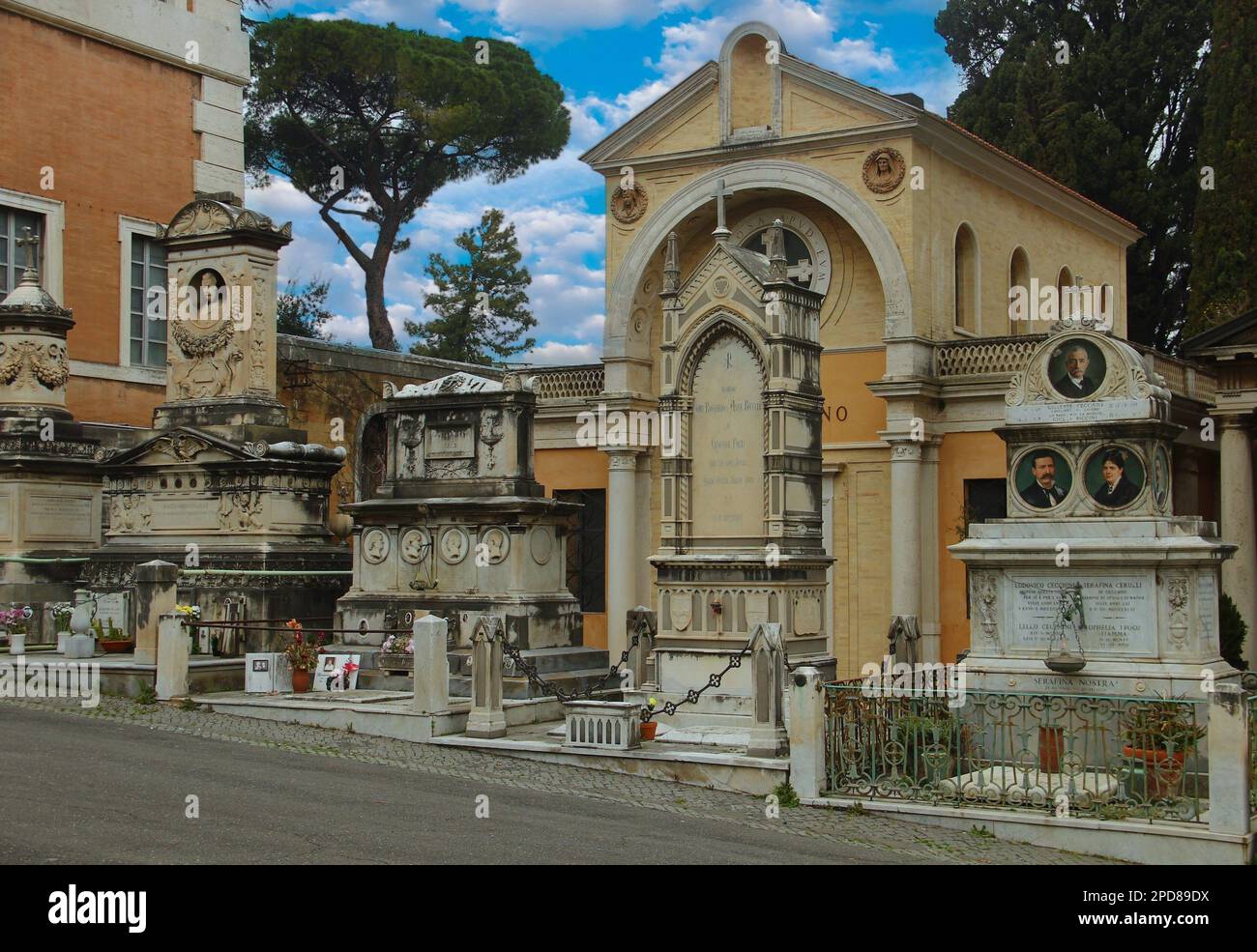 Campo Verano cemetery in Rome Stock Photo - Alamy