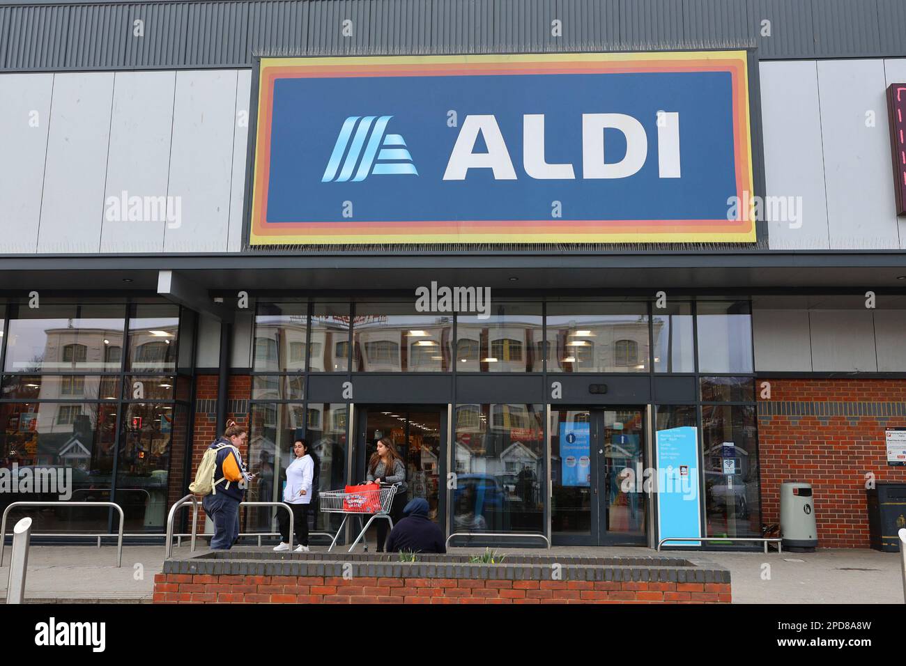Aldi brighton hi-res stock photography and images - Alamy