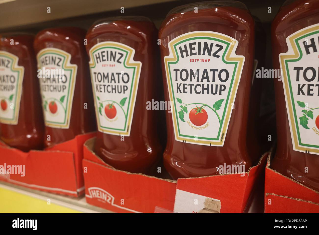 Display of Heinz Tomato Ketchup in a supermarket Stock Photo - Alamy