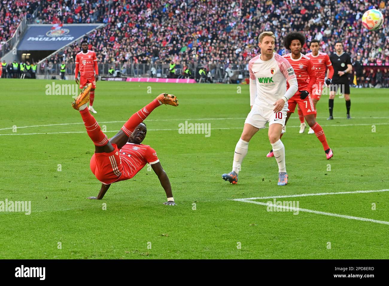 Football action overhead kick hi-res stock photography and images - Alamy