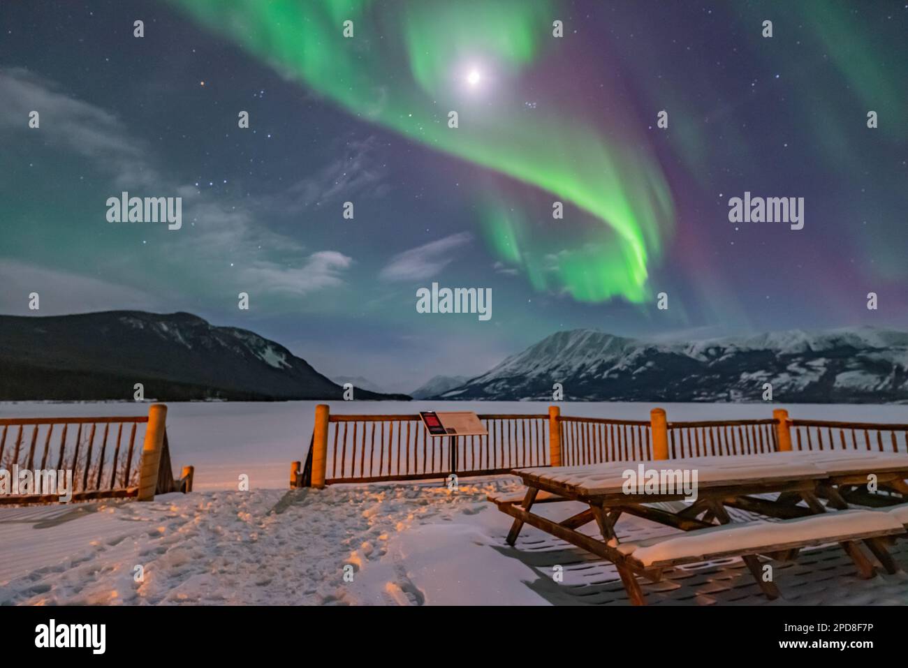 Stunning landscape scenery of Northern Lights seen from northern Yukon ...