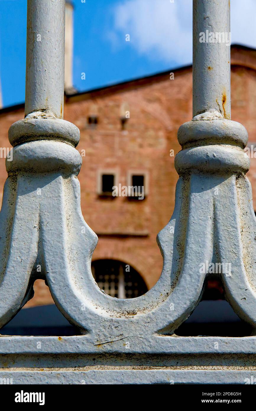Brick gate posts hi-res stock photography and images - Alamy