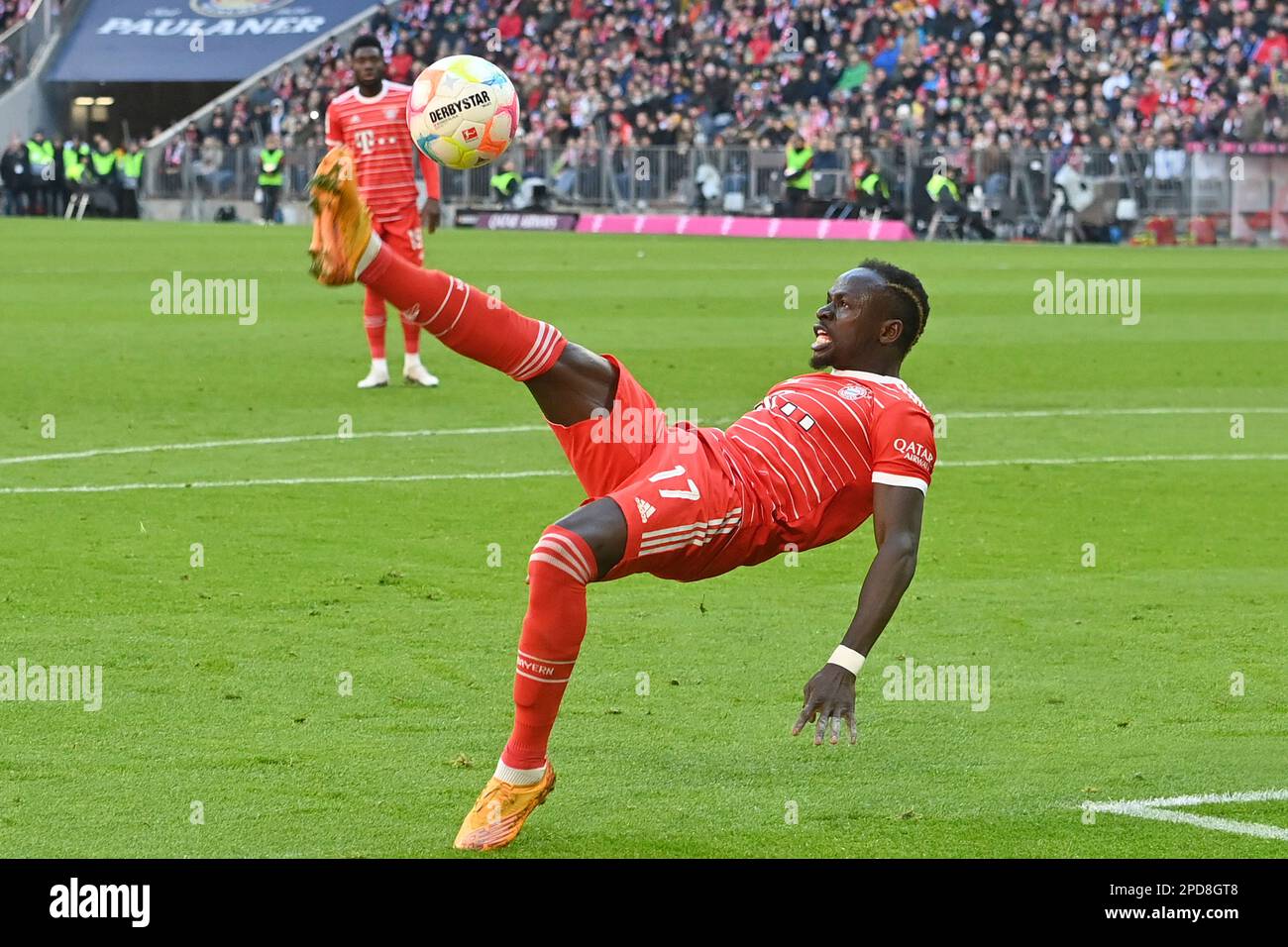 Sadio MANE (FC Bayern Munich) overhead kicker, action, single action ...