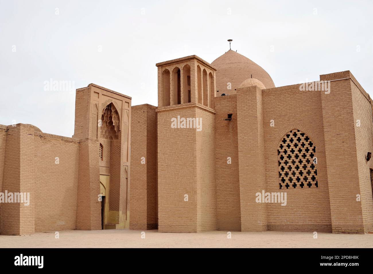 View of the city of Nain: mosque and wind tower. Iran Stock Photo - Alamy