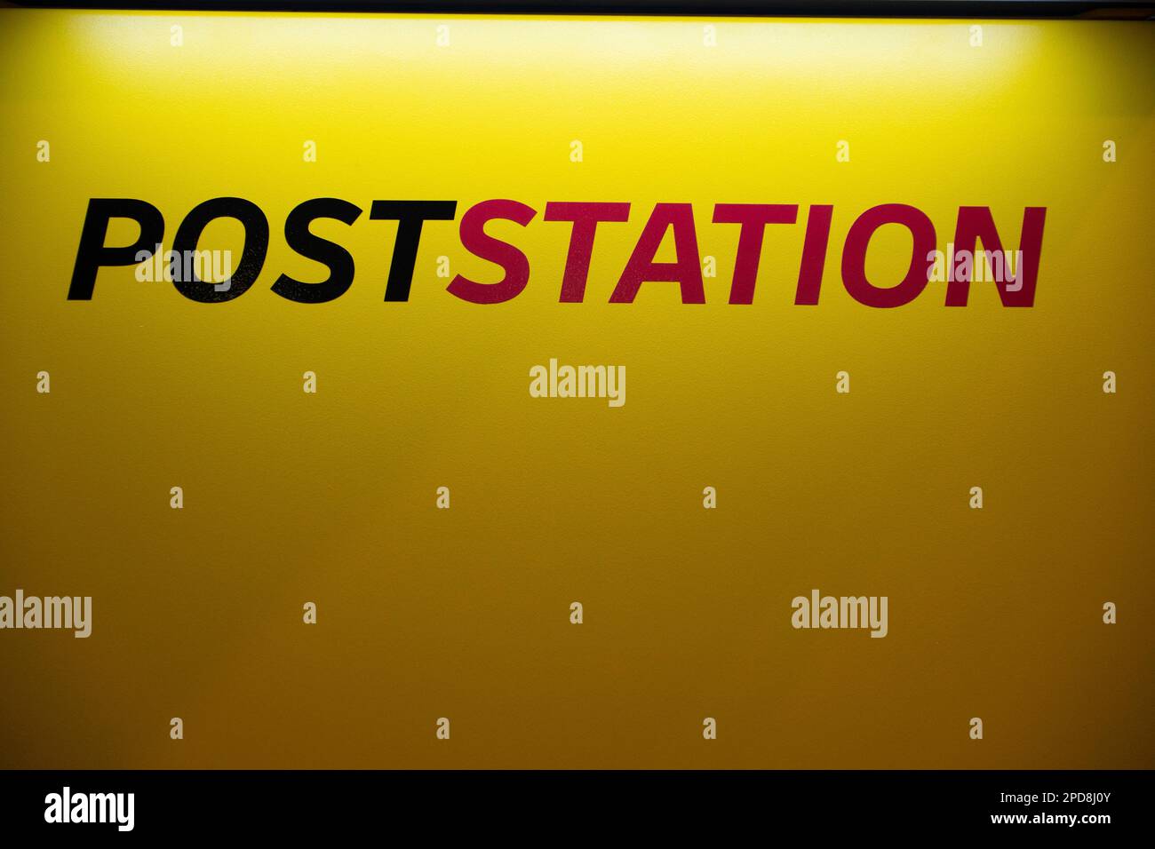 Logo POSTSTATION, feature, symbolic photo, marginal motif, balance ...