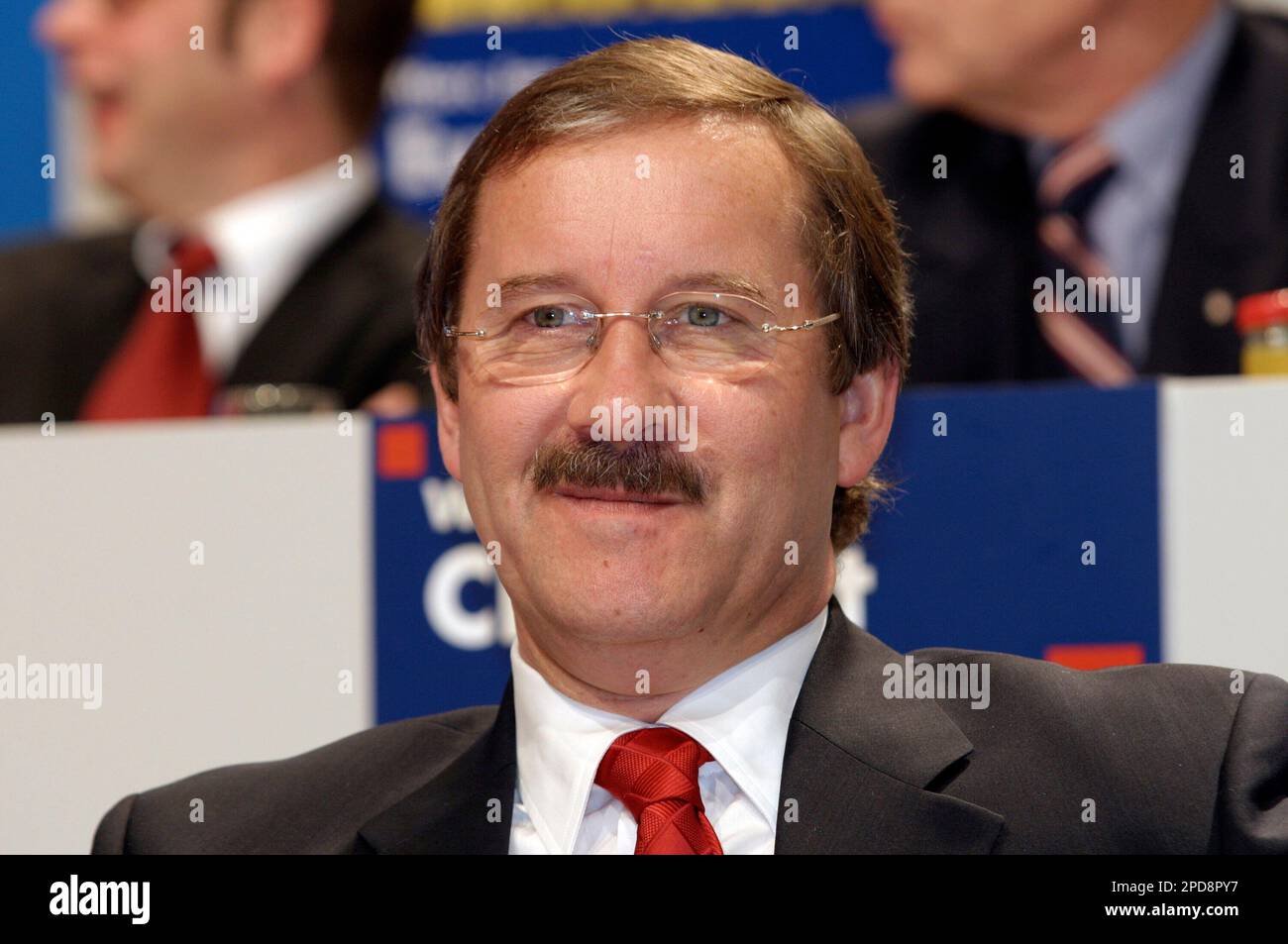 18 february 2004 hi-res stock photography and images - Alamy