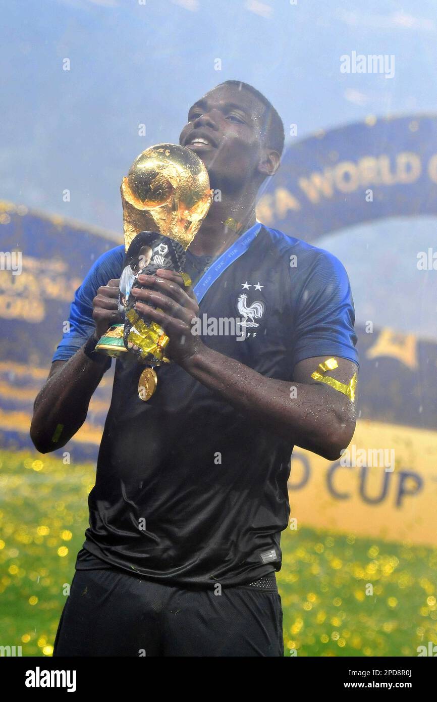 Paul pogba france world cup trophy hi-res stock photography and images ...