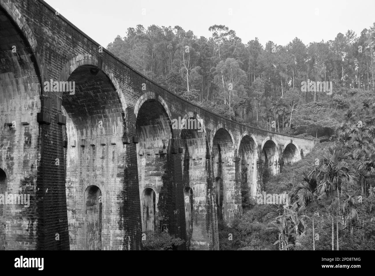 Scenic view arch bridge Black and White Stock Photos & Images - Alamy