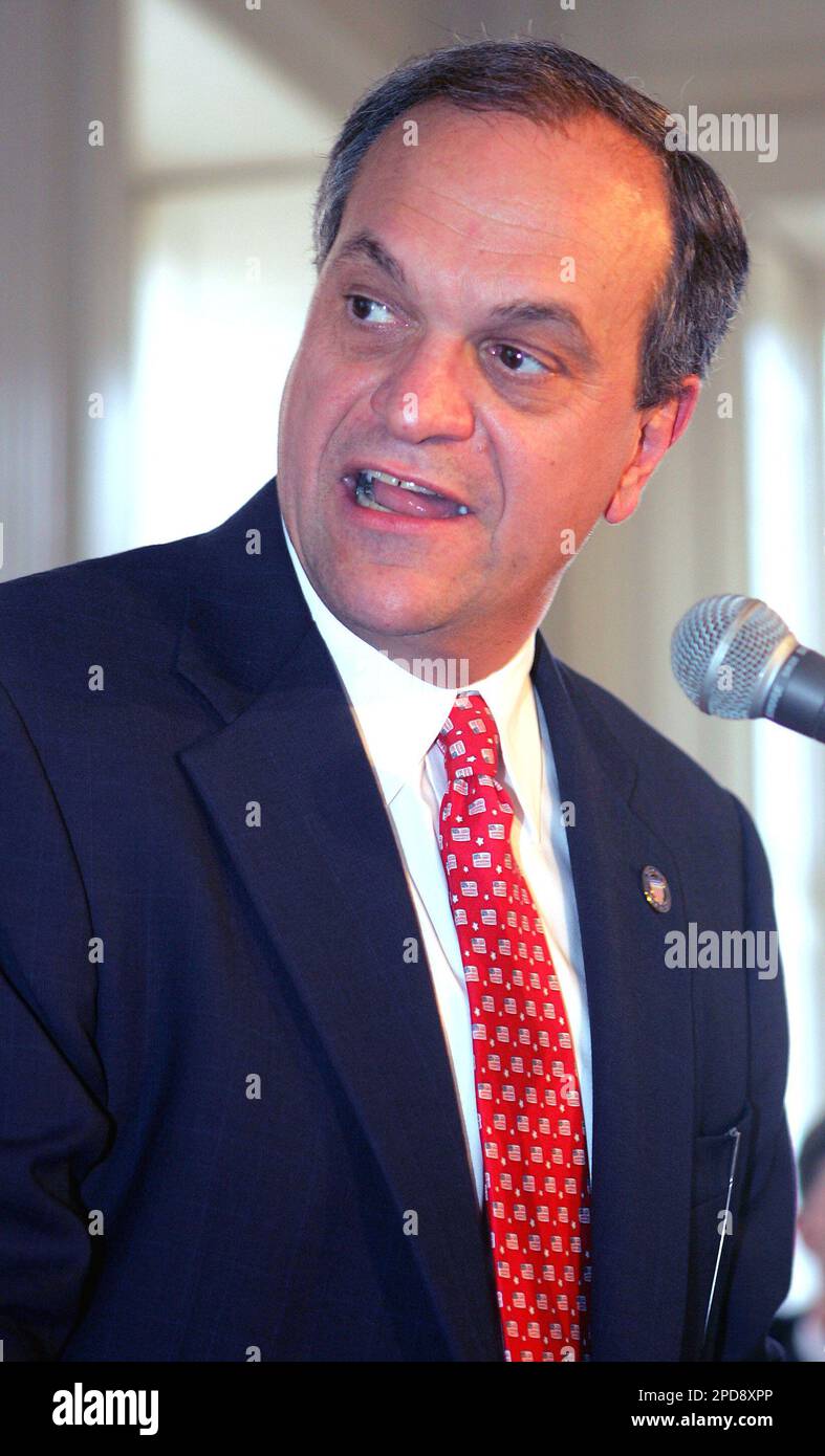 New Haven, Conn., Mayor John DeStefano speaks at the Old State House in ...