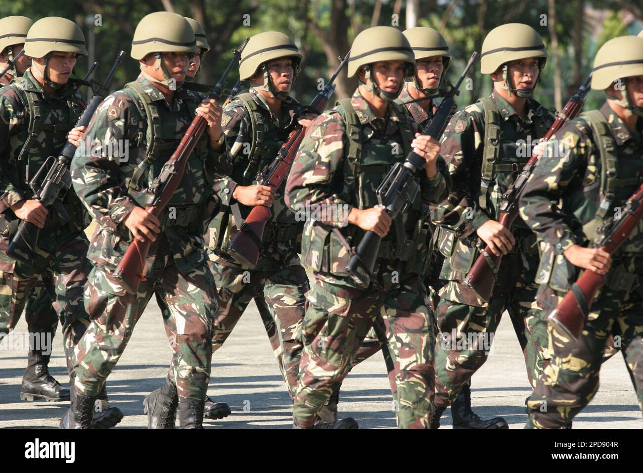 Soldiers of the Philippine Army march with their newly-issued helmets ...
