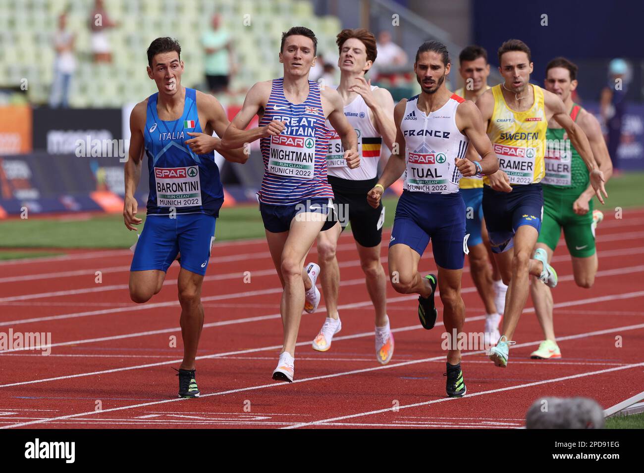 Jake WIGHTMAN, Simone BARONTINI & Gabriel TUAL finishing the 800m heat ...