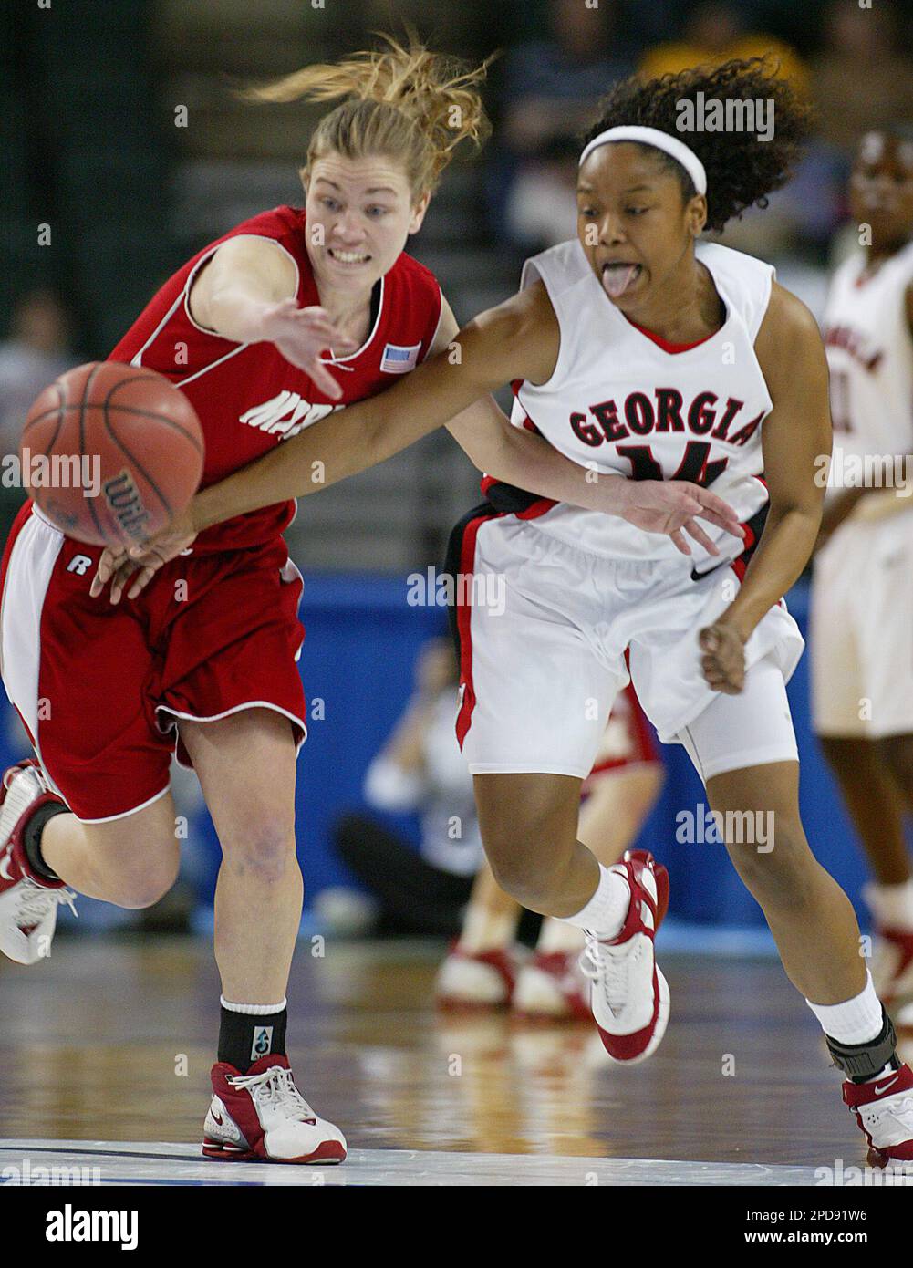 Marist's Alisa Kresge, left, and Georgia's Janese Hardrick (14) compete ...