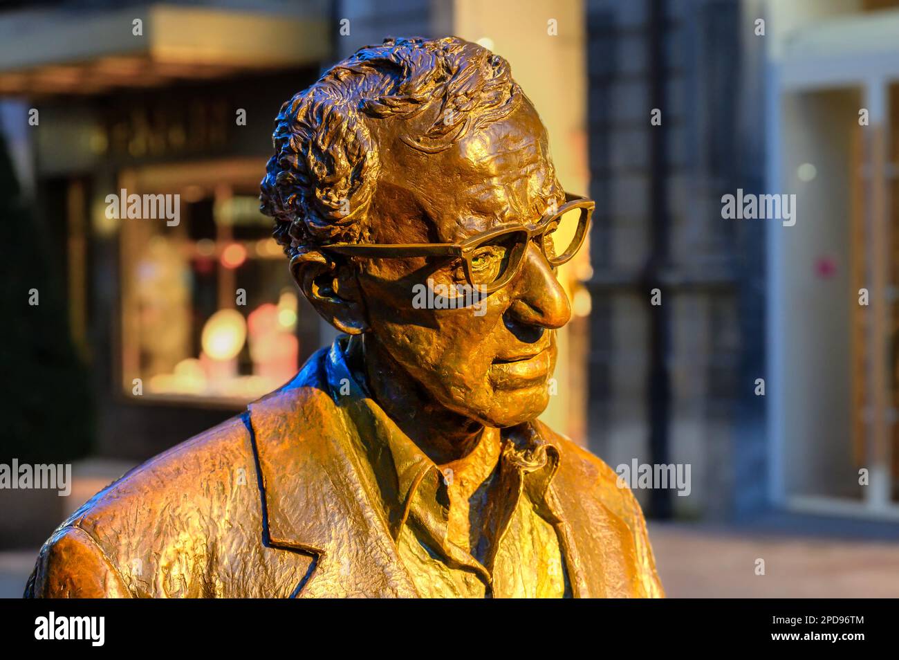 Sculpture woody allen hi-res stock photography and images - Alamy