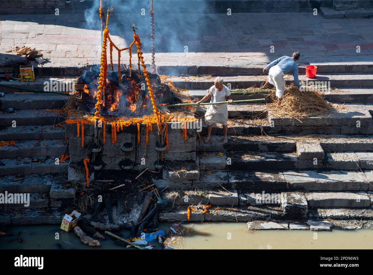 Cremation ceremony at the hindu temple of pashupatinath complex. Nepal ...