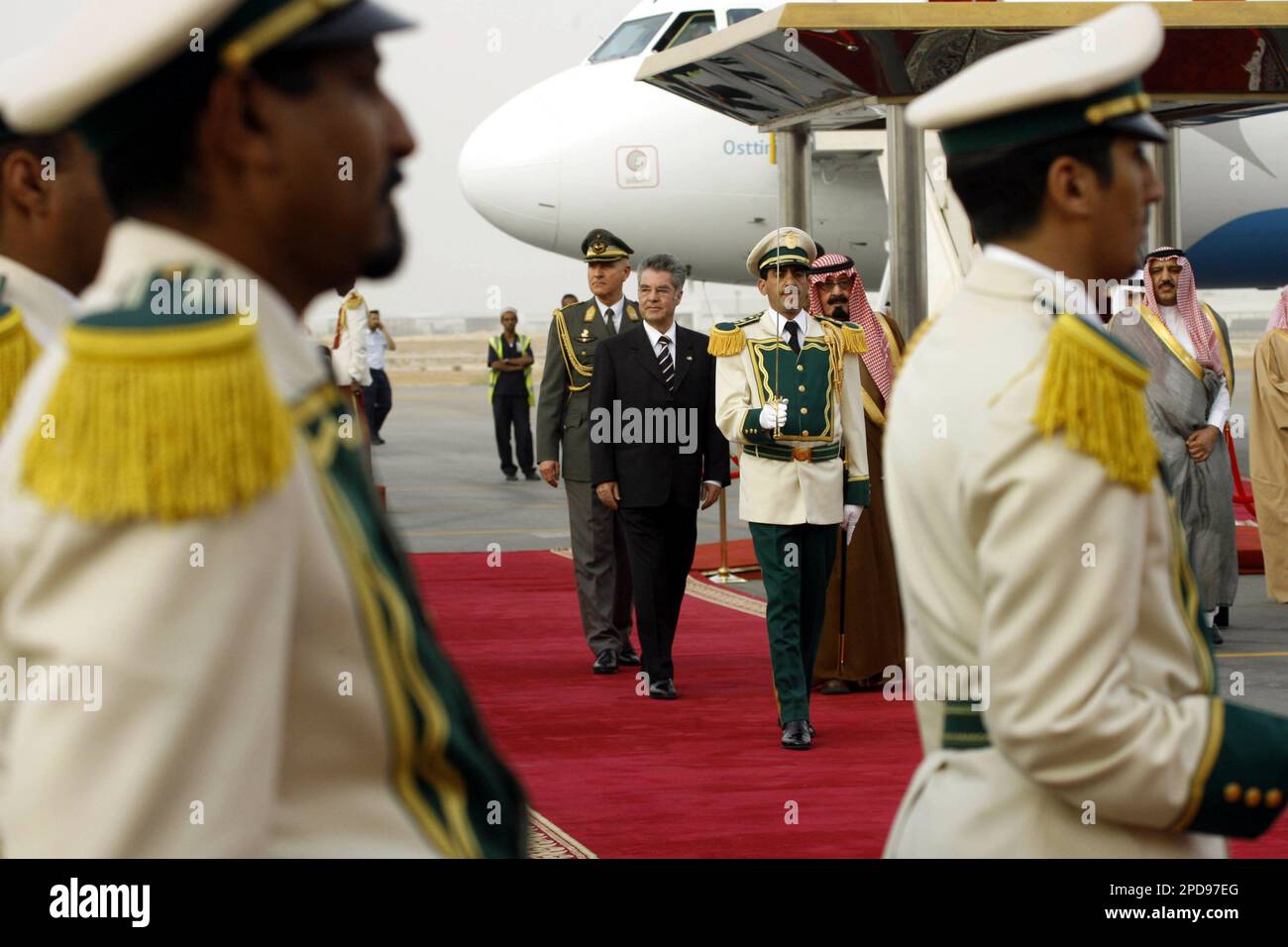 Austrian President Heinz Fischer is welcomed by Saudi Arabian King ...