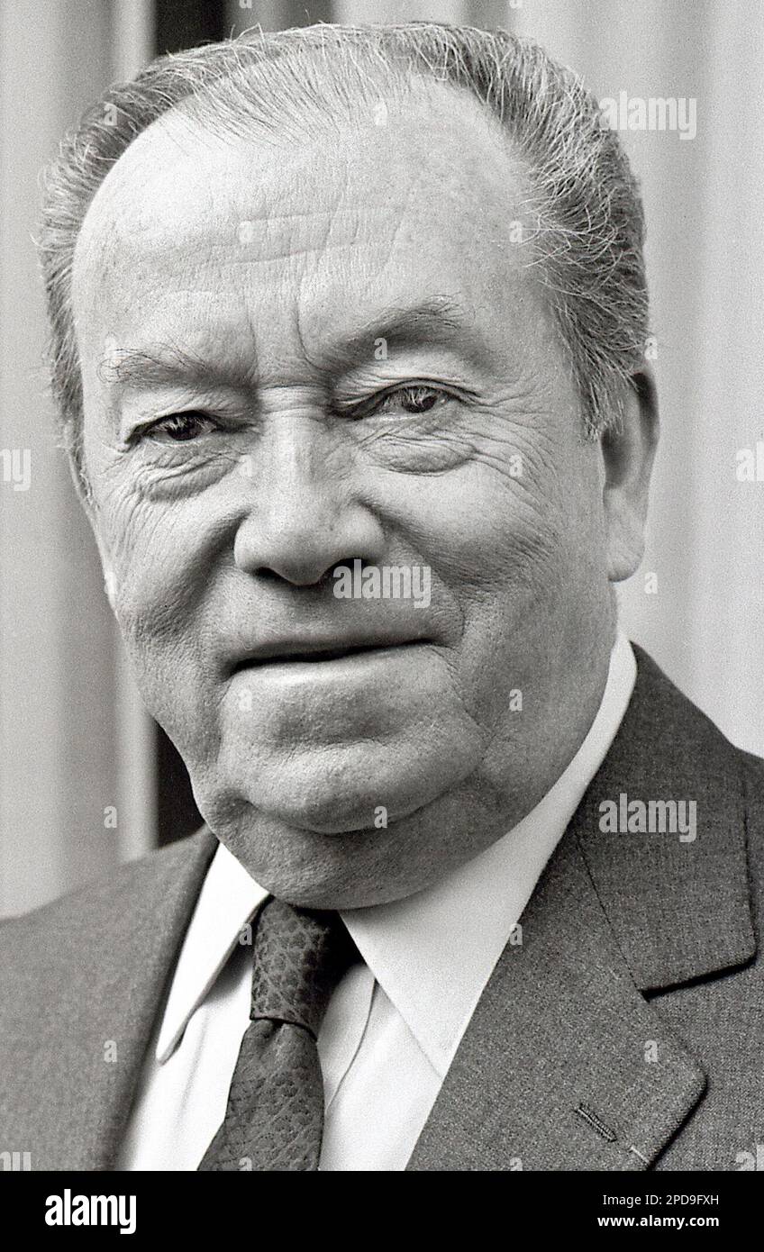 ** FILE ** French Chef Rene Lasserre poses in his Paris restaurant in ...