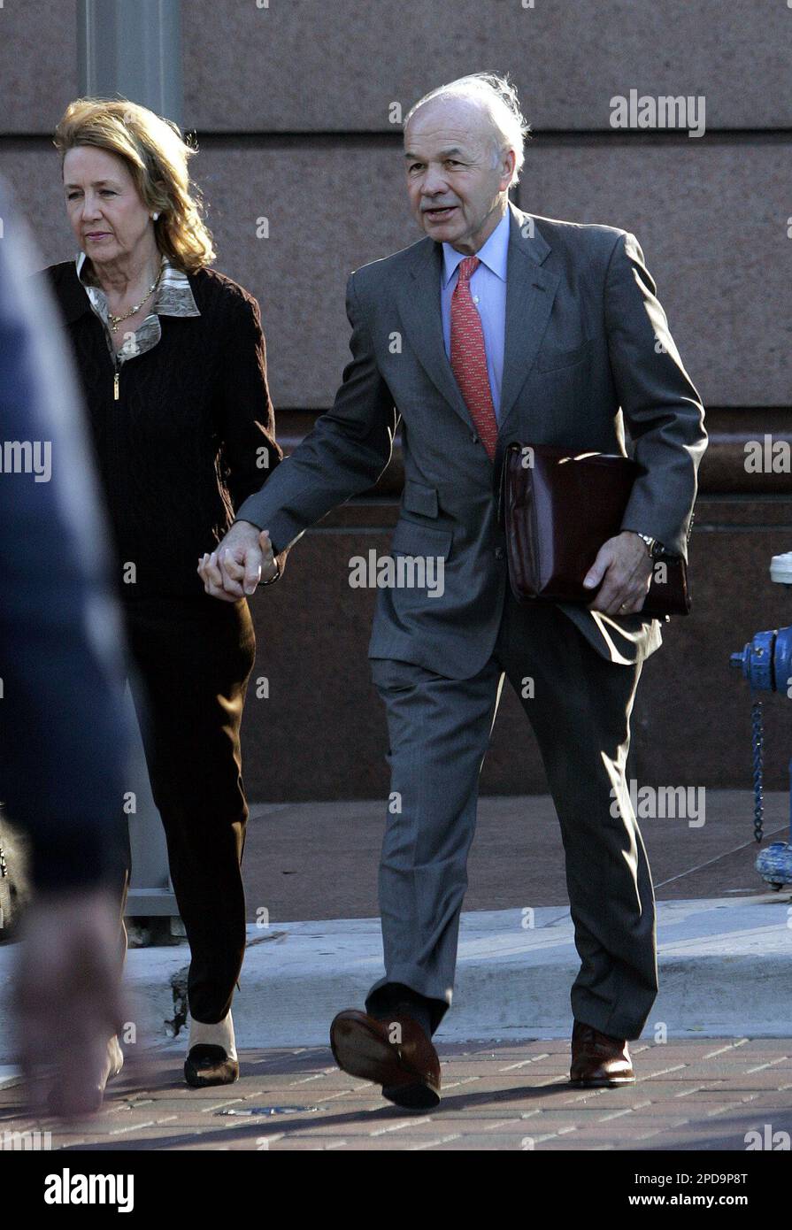 Former Enron CEO Kenneth Lay and his wife Linda walk to the federal ...