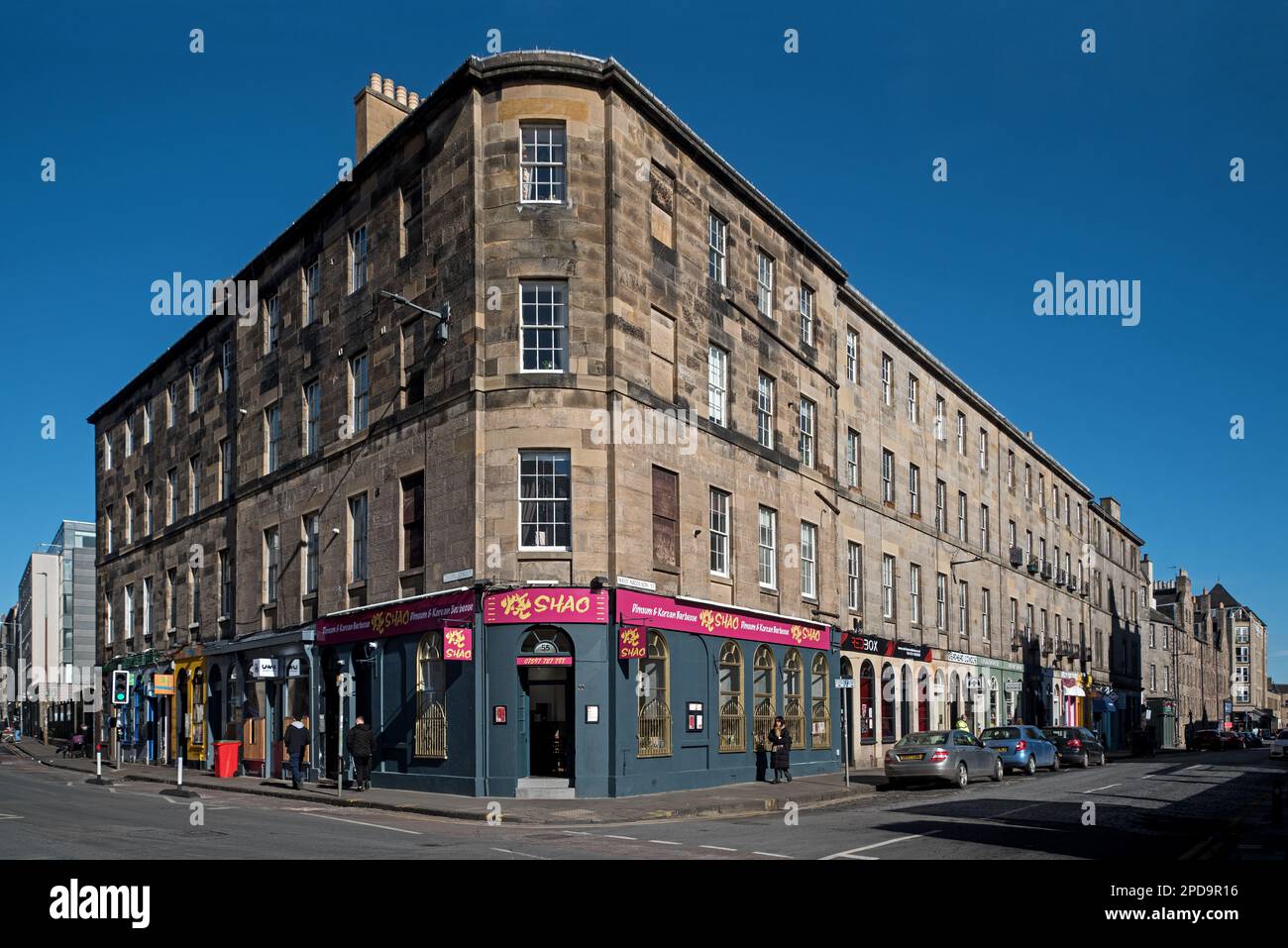Traditional edinburgh tenement hi-res stock photography and images - Alamy