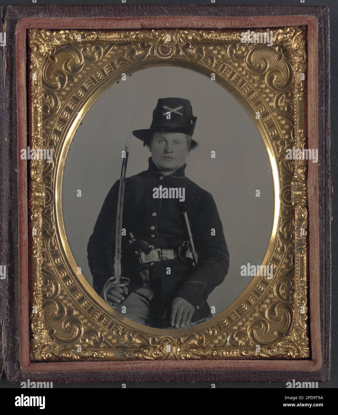 Unidentified soldier in Union frock coat and Hardee hat with Model 1860 ...